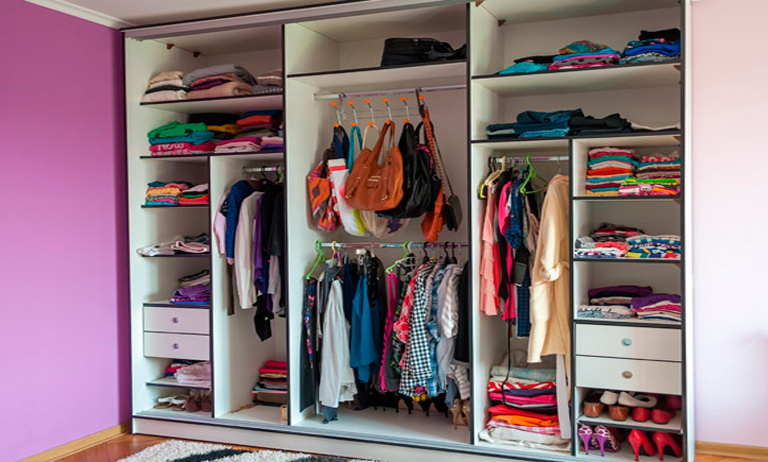 Veja dicas simples para manter o guarda-roupa organizado